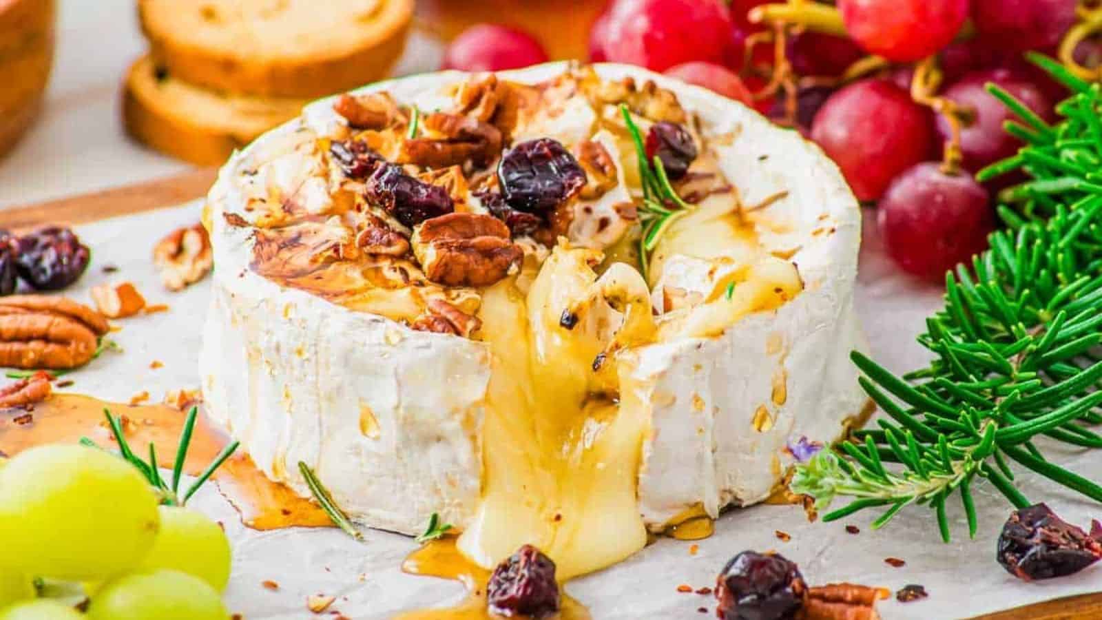 9 holiday baked brie recipes guests think are way fancier than they are